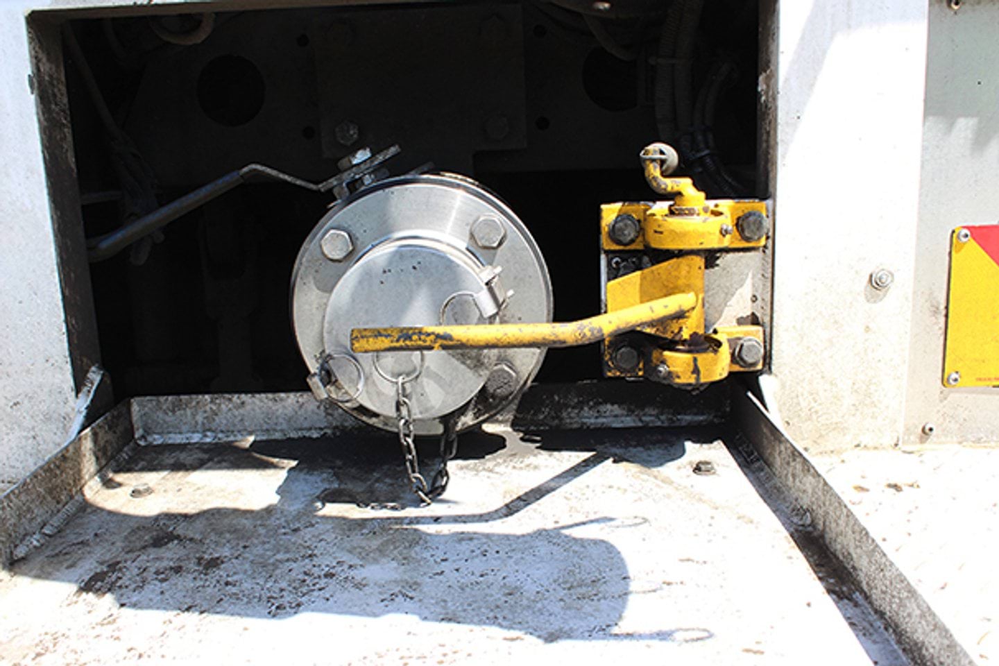 Vehicle safety standards for transporting industrial waste | epa.vic.gov.au