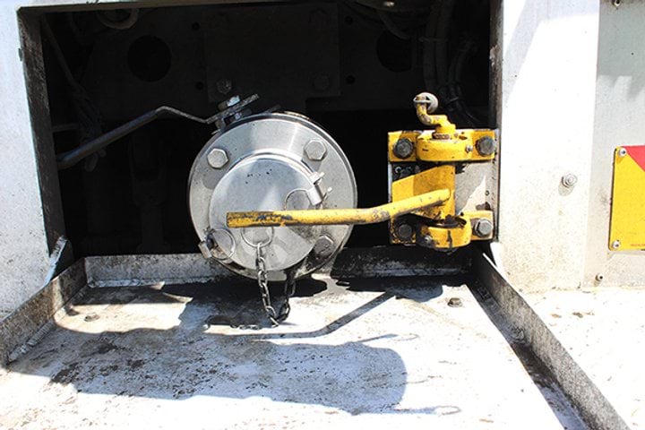 Vehicle safety standards for transporting industrial waste | epa.vic.gov.au