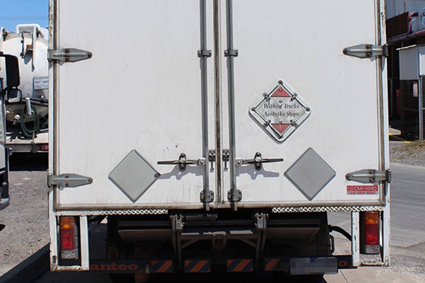 Vehicle safety standards for transporting industrial waste | epa.vic.gov.au