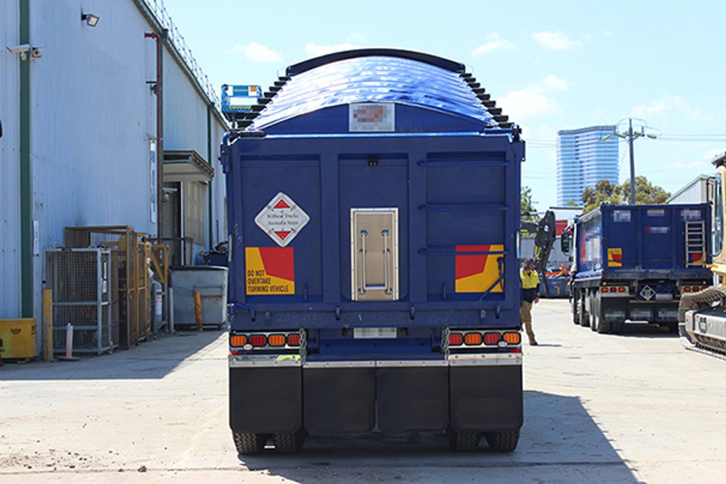 Vehicle safety standards for transporting industrial waste | epa.vic.gov.au